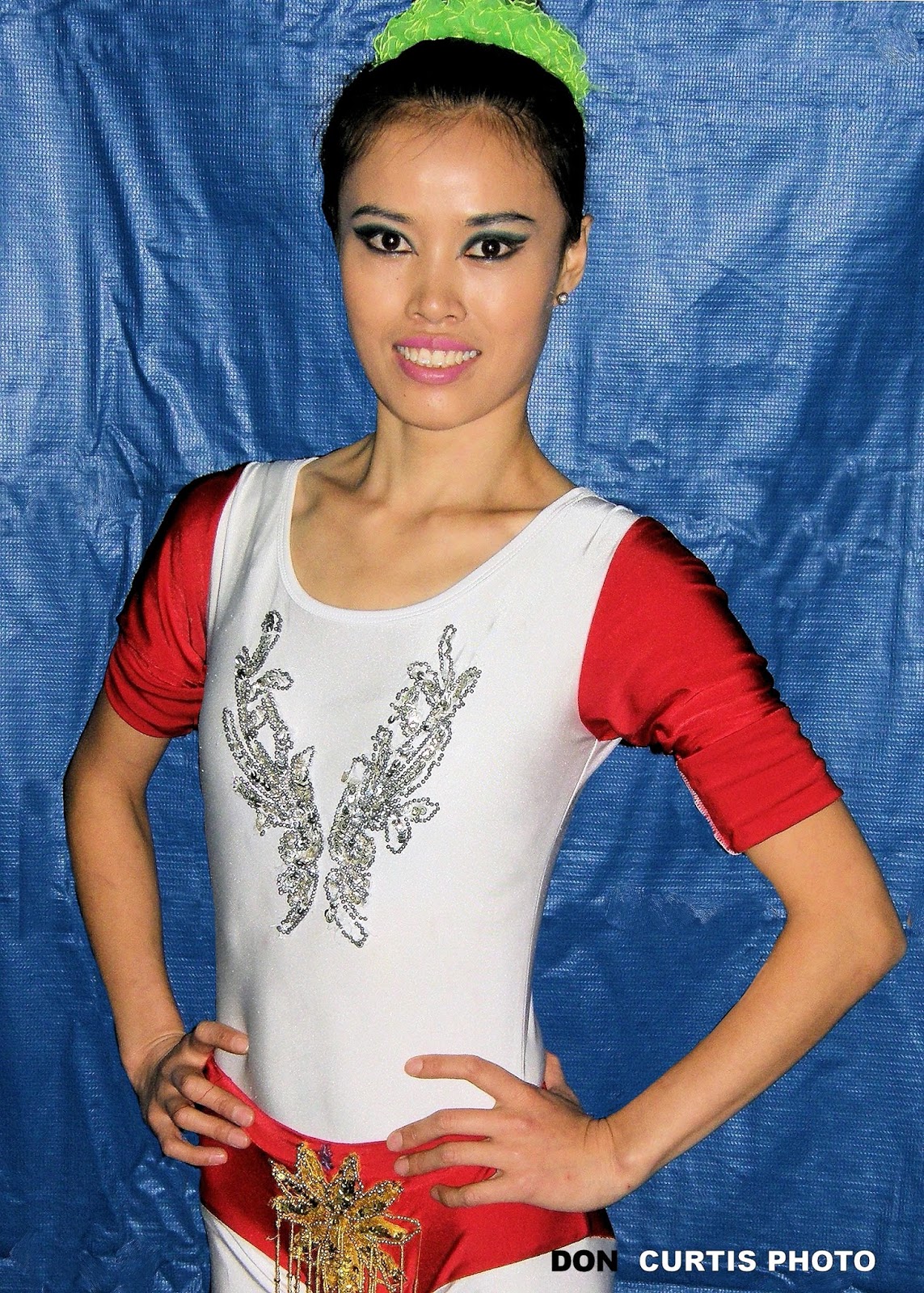 CIRCUS PERSONALITY PHOTOS: Limber Lady