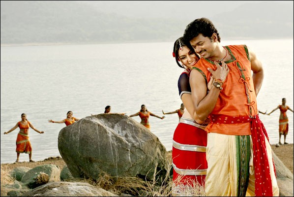 Sizzling Bollywood: Velayudham Vijay Movie First Look Stills, Pictures ...