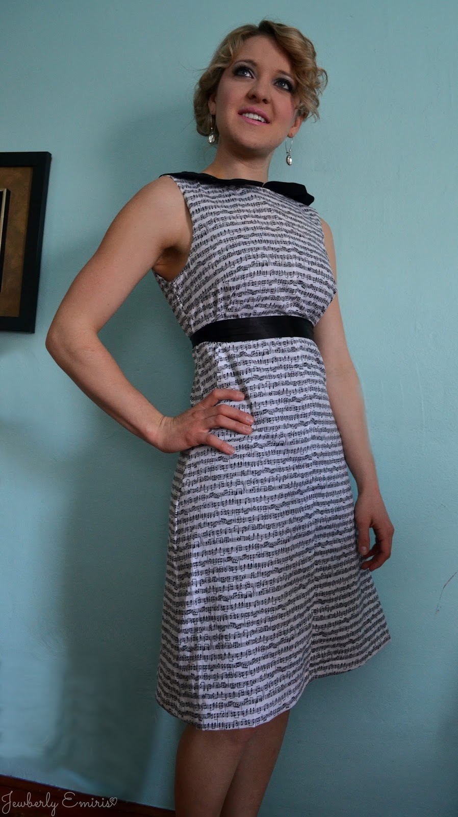 Jewberly Emiris: Tiffany's 1960's Shift Dress {Simplicity 1609}