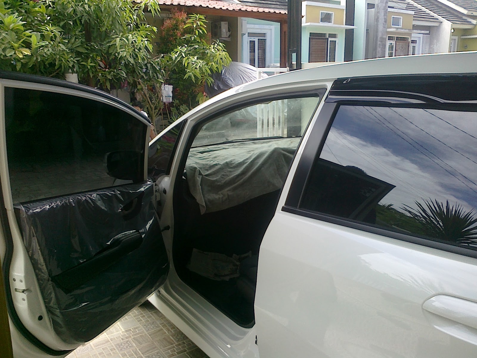 Spesifikasi kelebihan dan kekurangan kaca film 3M Black Beauty garansi ...