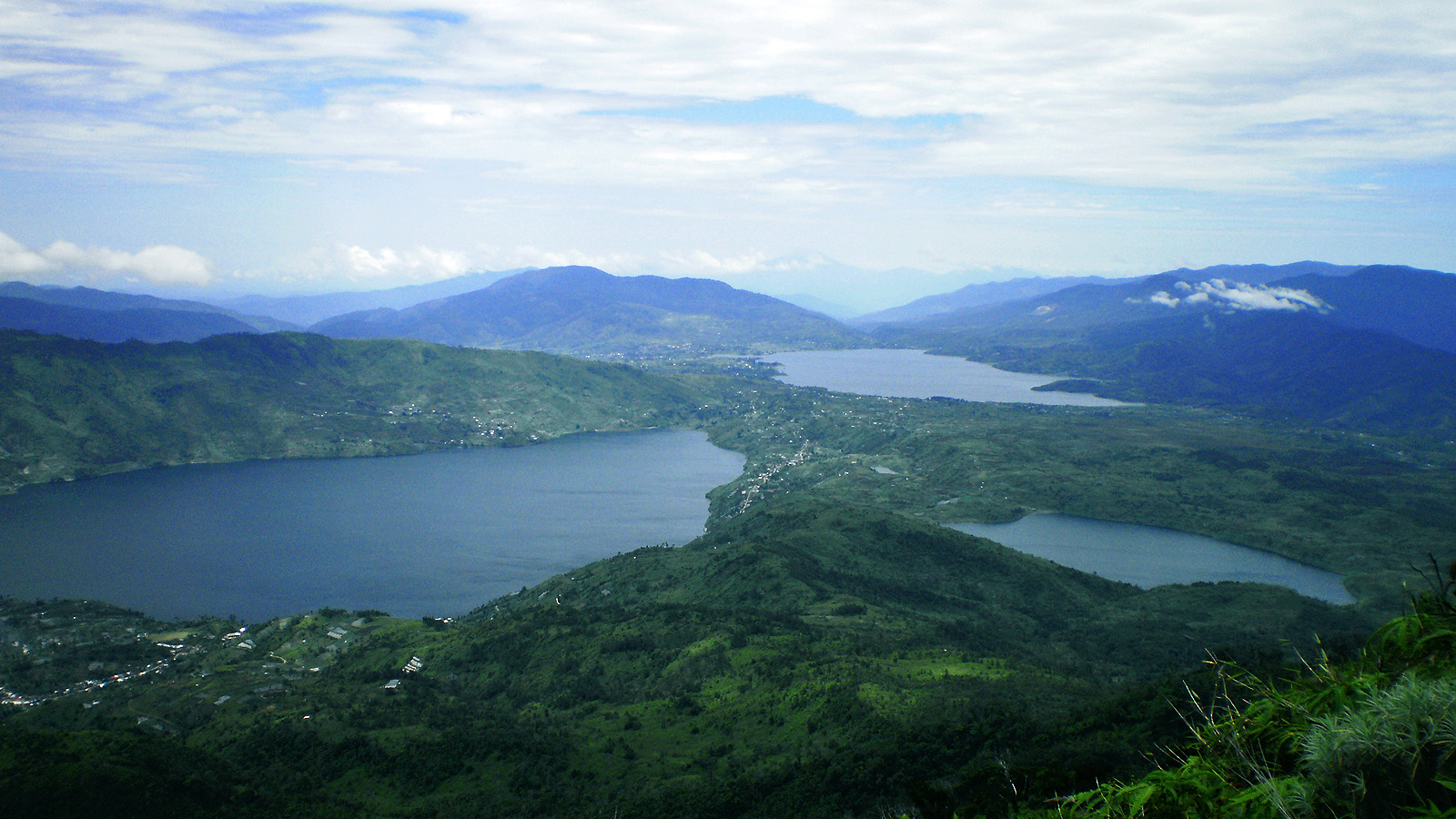 Danau Kembar di Solok Sumatra Barat - Cinta Indonesia