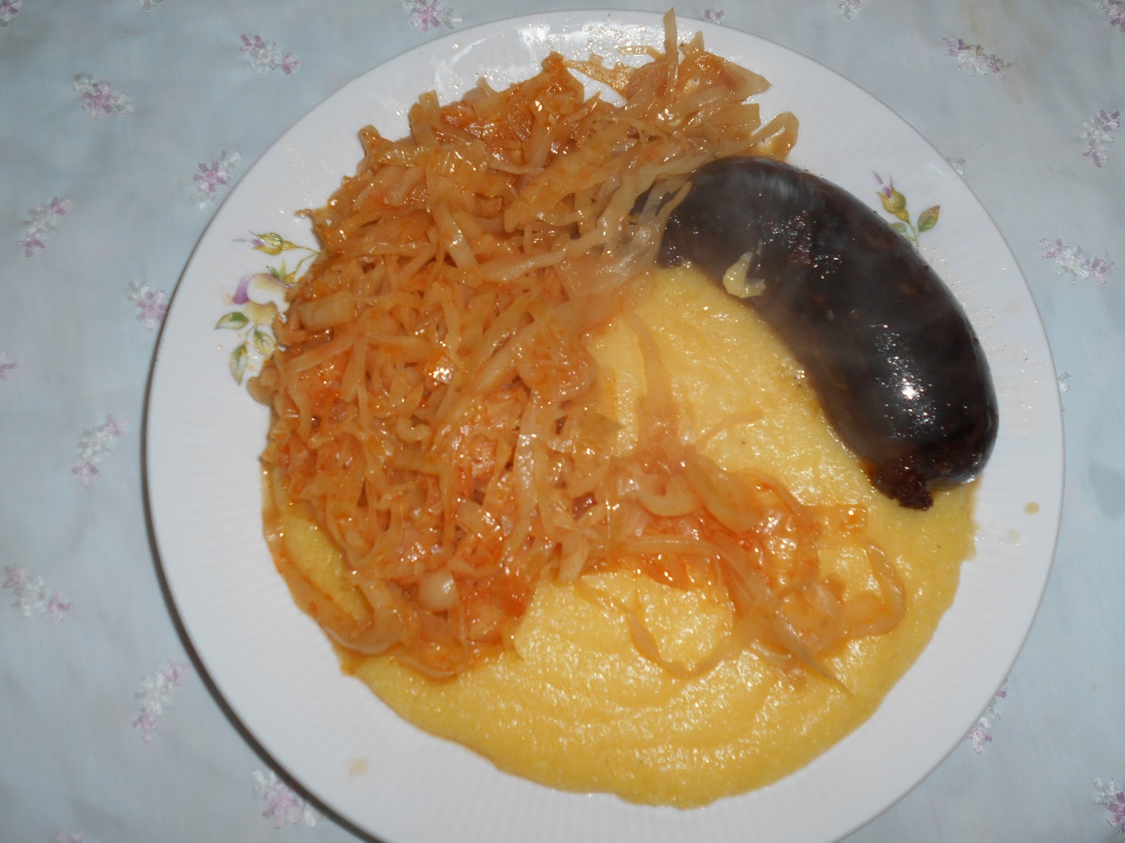 Bila mama Kukunka,bio tata Taranta: Krvavice sa žgancima i kiselim zeljem