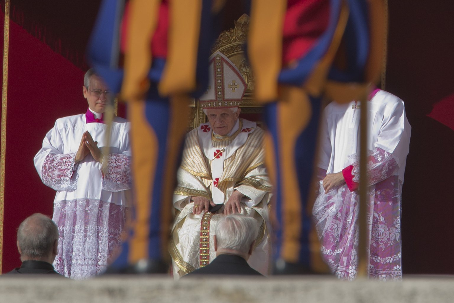 New Liturgical Movement: The Return of the Papal Fanon