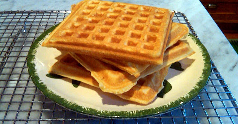 A Cake Bakes in Brooklyn: Delicious Waffles. Period.