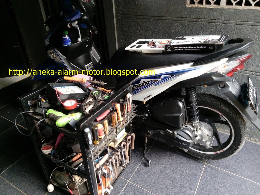 Cara pasang alarm motor remote pada Honda Beat Sporty Fi Cara pasang alarm motor remote pada Honda Beat Sporty Fi