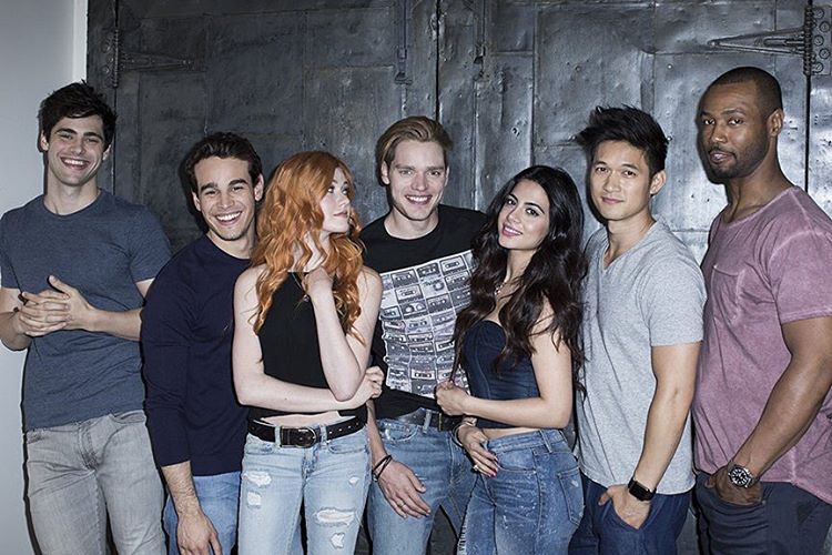 Ler é Literário: [Seriado] Shadowhunters - 1ª Temporada