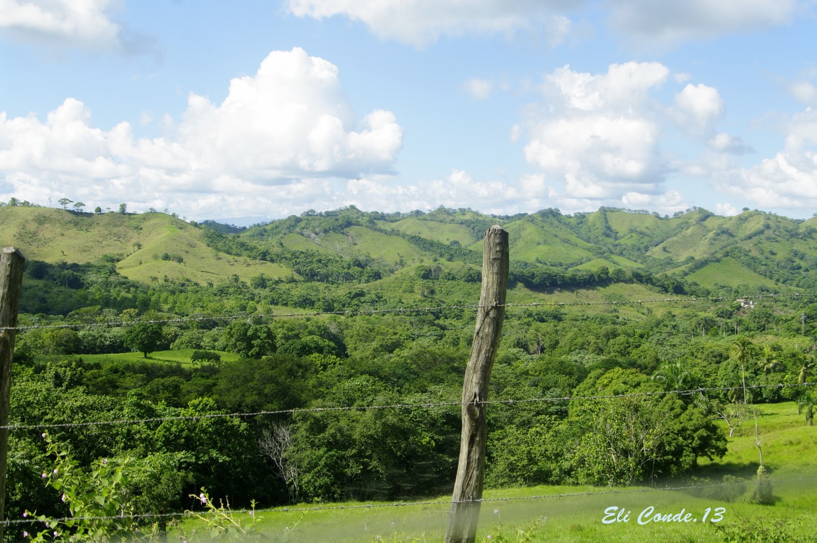 Con ojos curiosos en Rep.Dominicana: "paisaje por Cotui"
