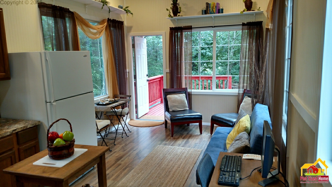 TINY HOUSE TOWN: The Country From Pint Sized Home