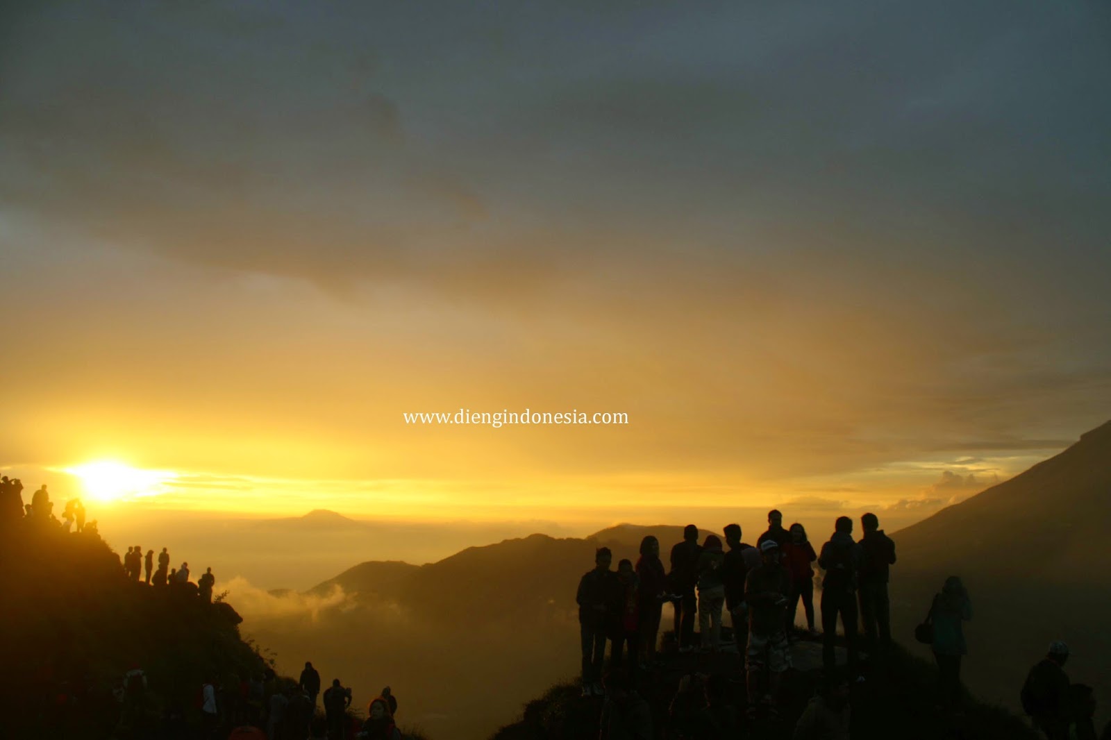 Trip Wisata Alam Golden Sunrise Sikunir Dieng - Dieng Indonesia