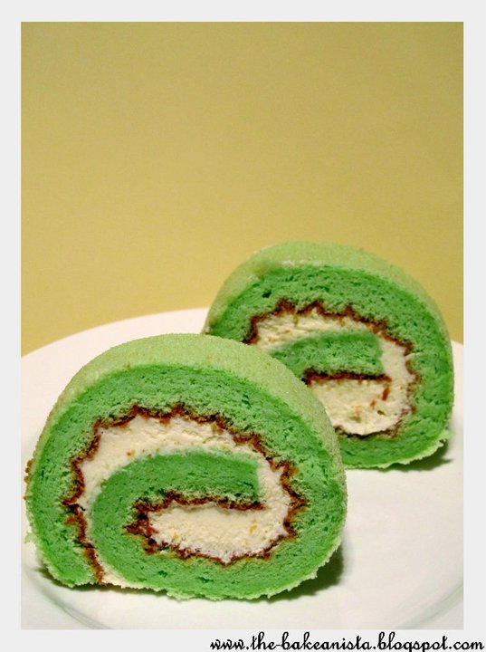 The Bake-a-nista: Pandan Swiss Roll