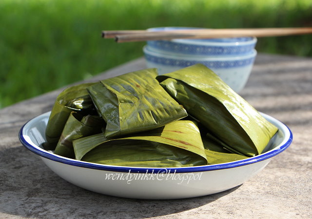 Table for 2.... or more: Guangxi Banana Leaf Dumplings 广西蕉叶糍