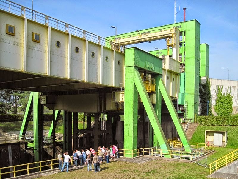 Bizarre Photos: The Stunning Magdeburg Water Bridge | Germany