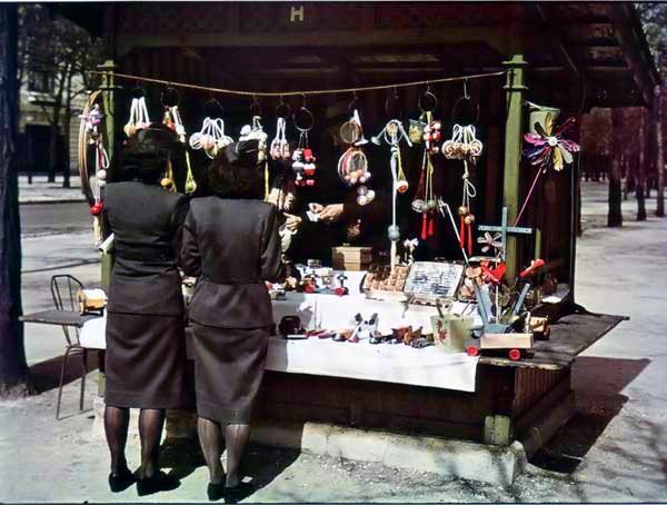 Amazing Color Photos of Occupied Paris During World War II ~ Vintage ...
