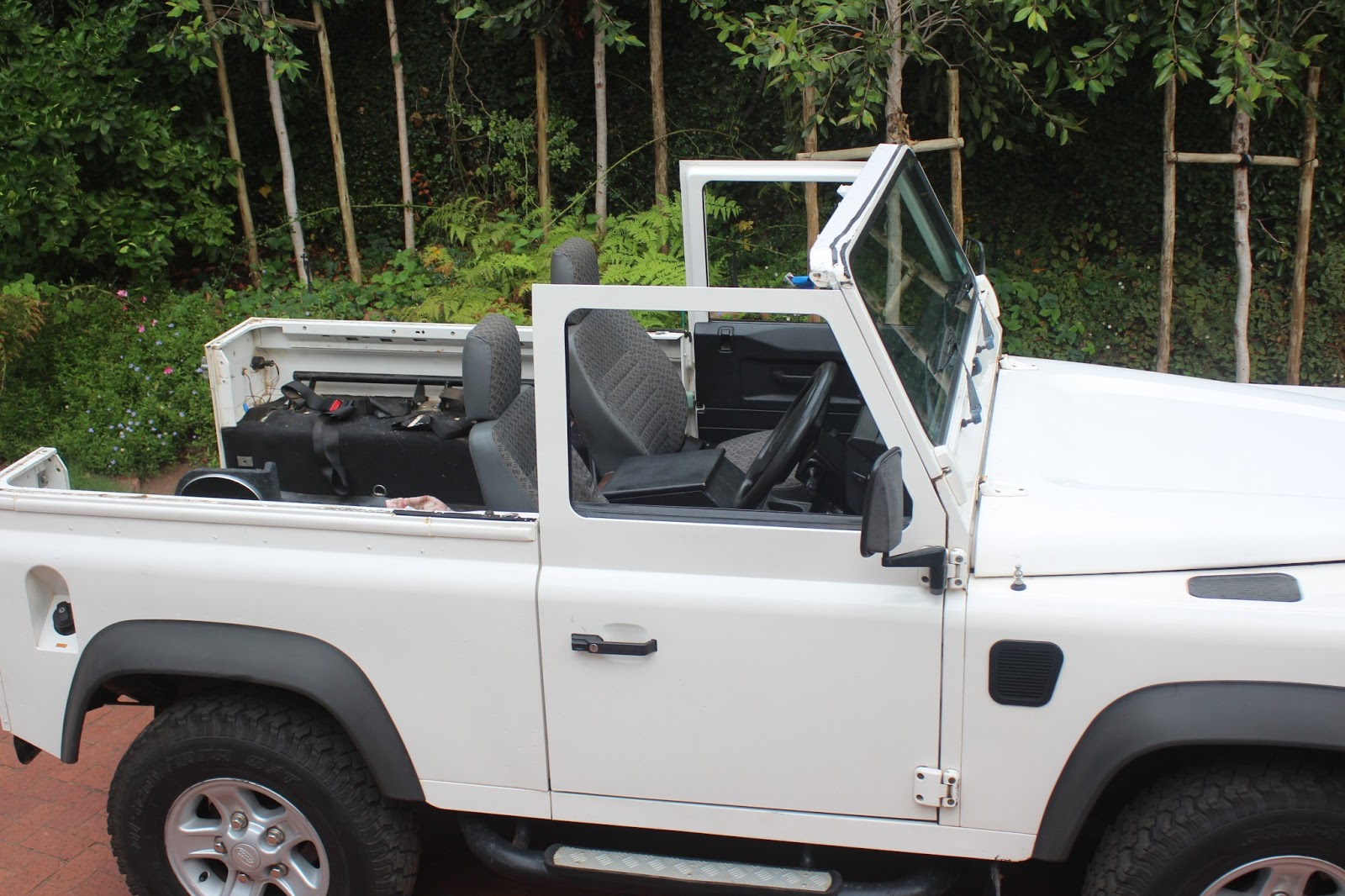 Land Rover Defender 90 Build Up: Roof Off