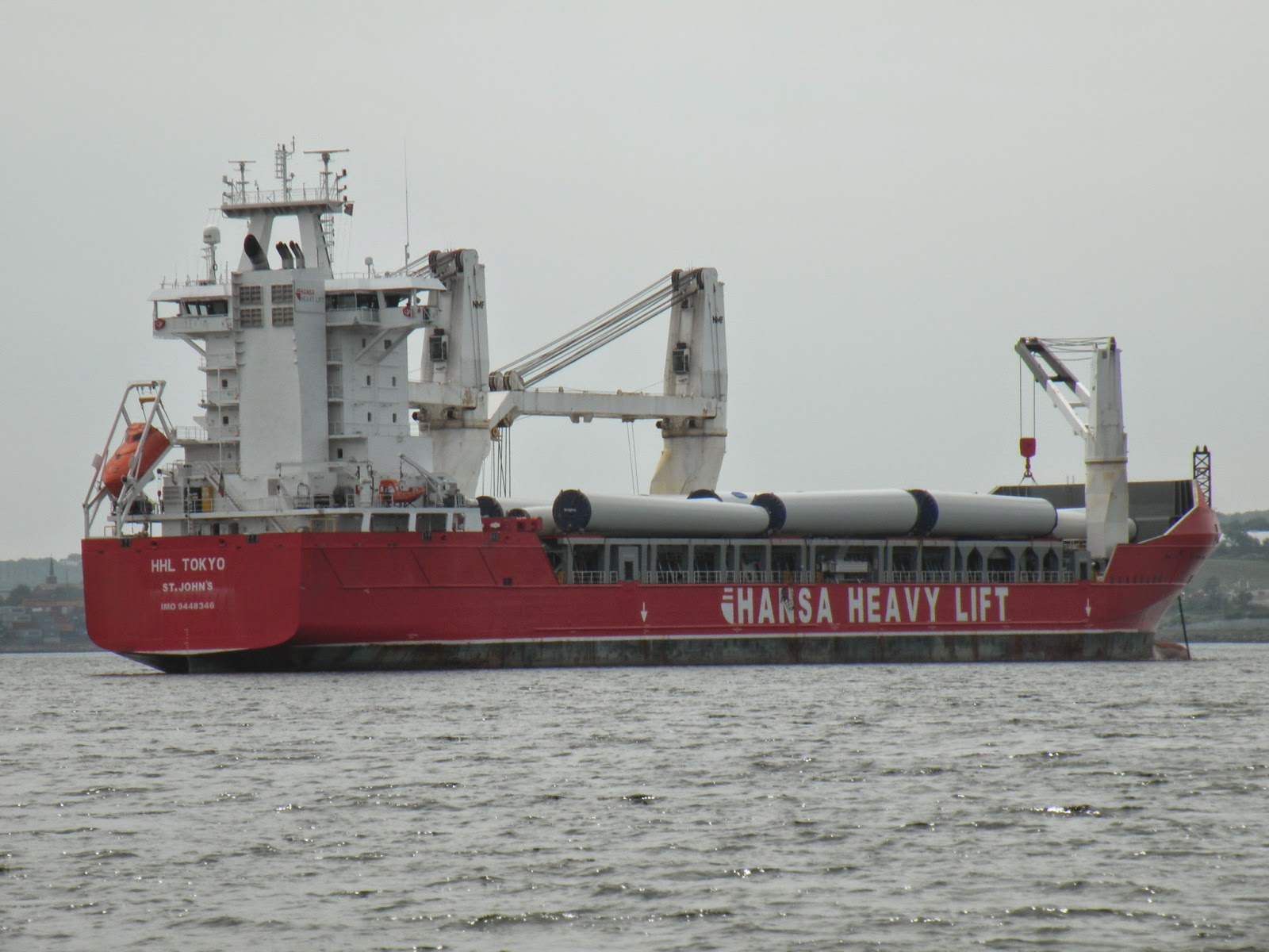 Capnkens Blog: HEAVY LIFT VESSEL HHL TOKYO IN BASIN ANCHORAGE