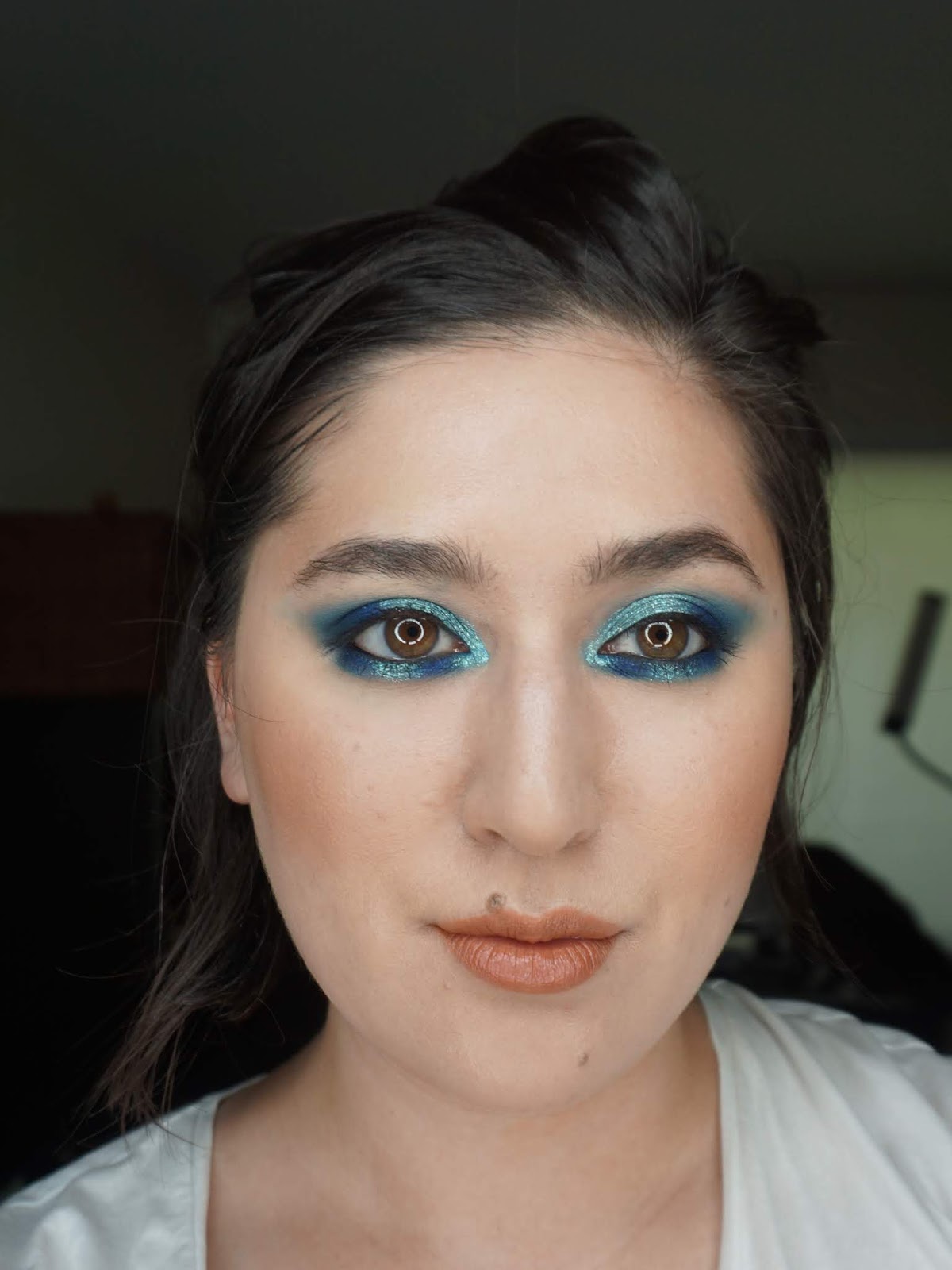 Faceonomics: How to Apply Eyeshadow to the Lower Lashline