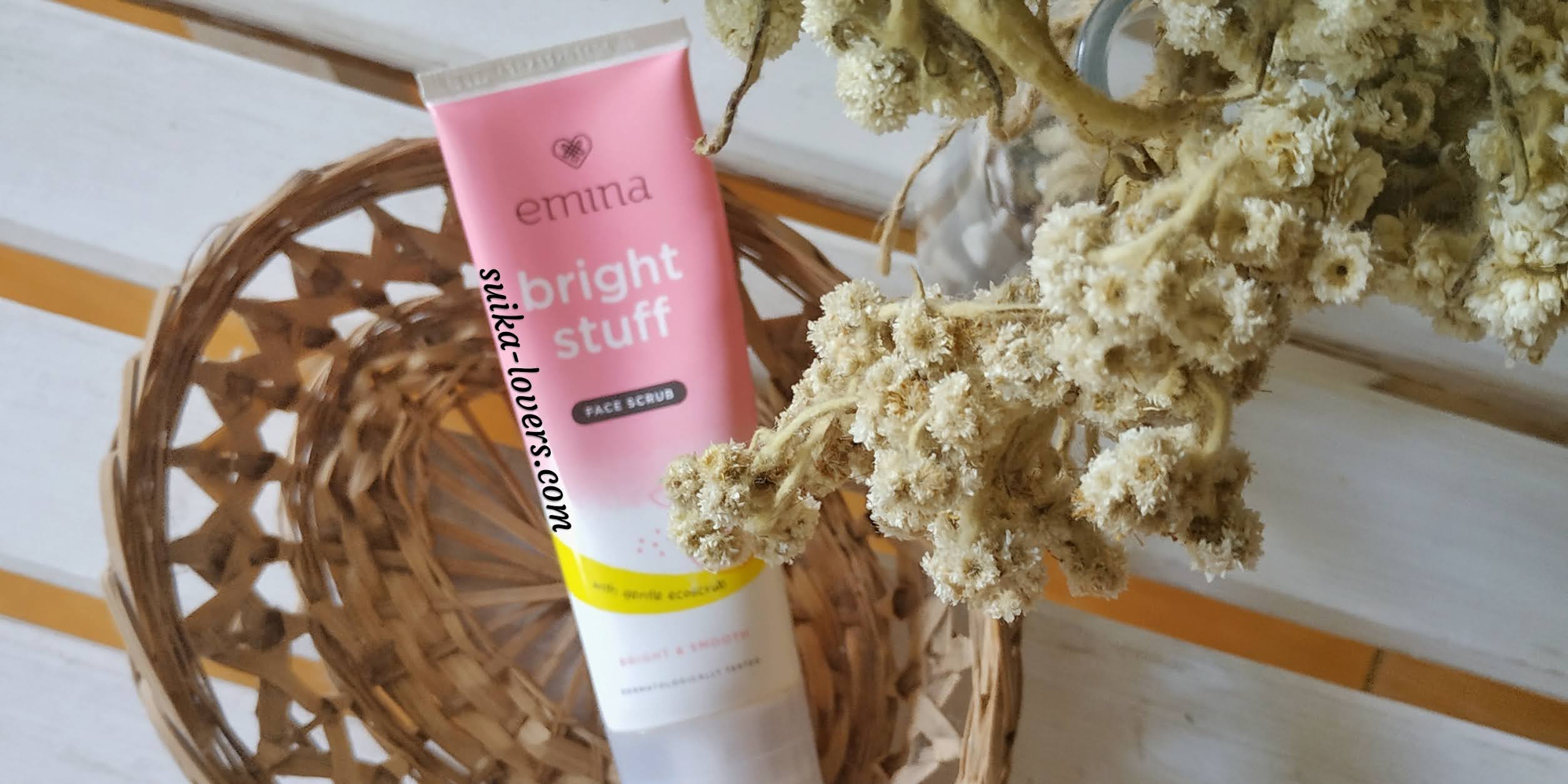 Review Emina Bright Stuff Face Scrub