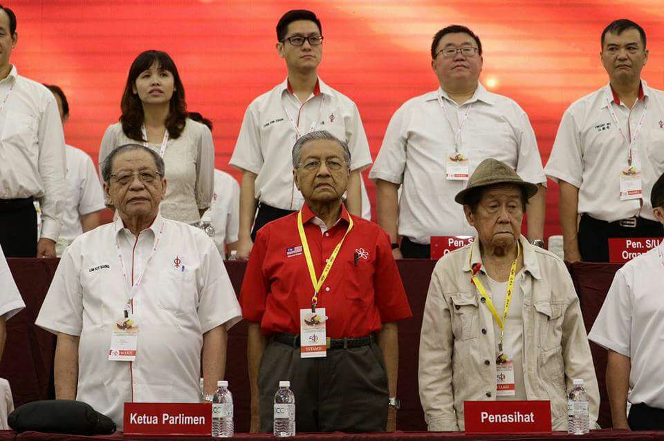 KL CHRONICLE: DAP supporter Joshua Heng whacks Lim Kit Siang for ...