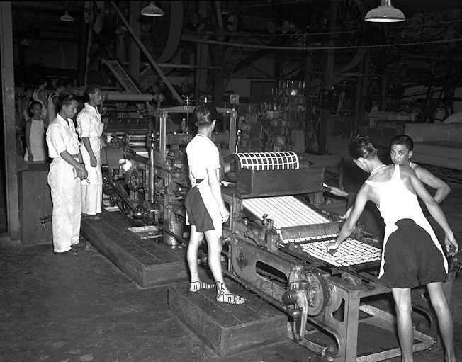 Blog To Express: Ways Done in the Past - Factory Workers
