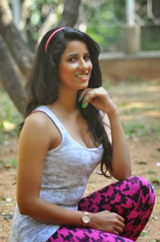 Sravya Reddy Latest Hot and Spicy in White T-shirt | Indian Filmy Actress