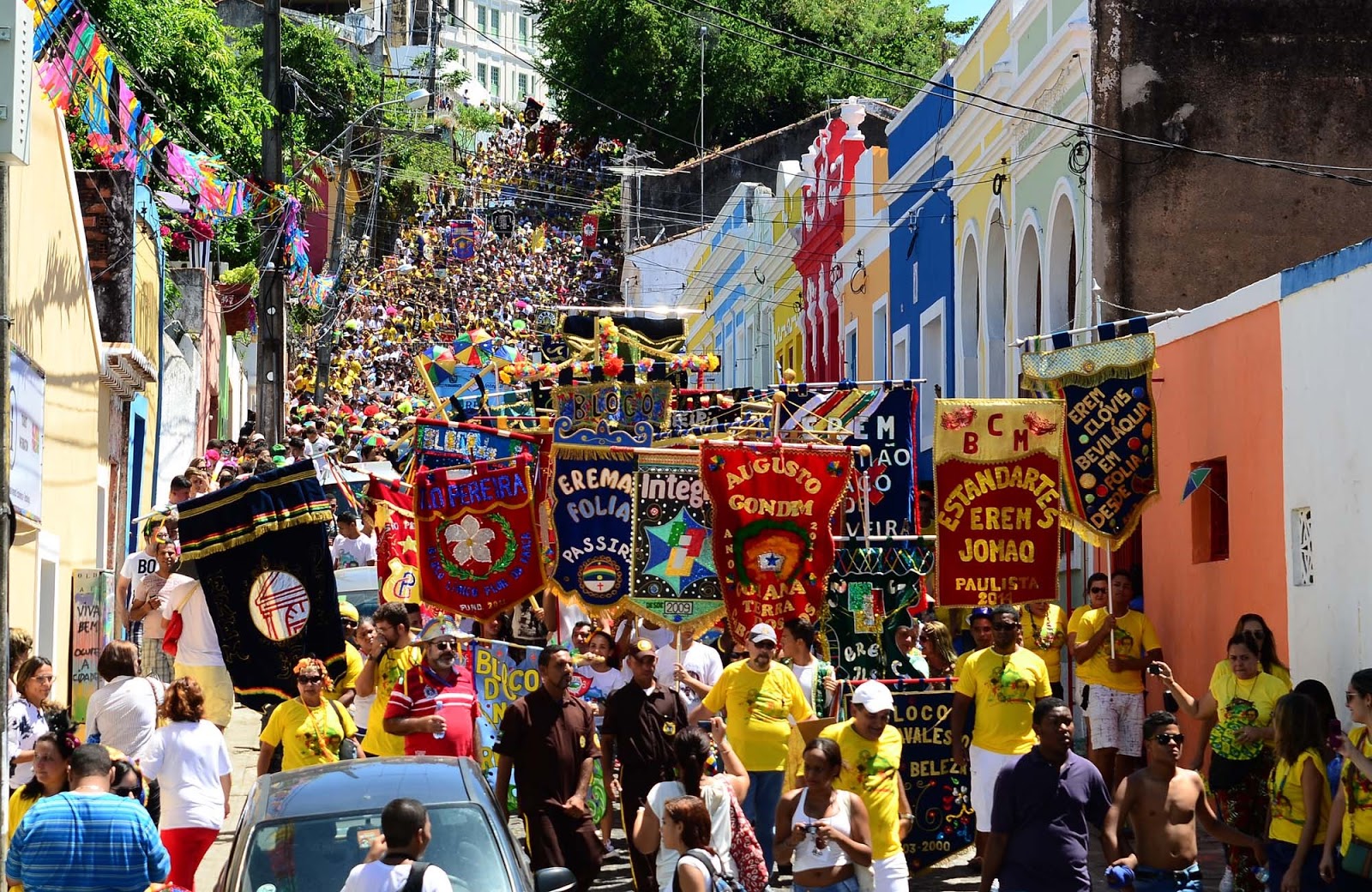 ACONTECE: Programação das Prévias e Bailes de Carnaval em Recife e Olinda