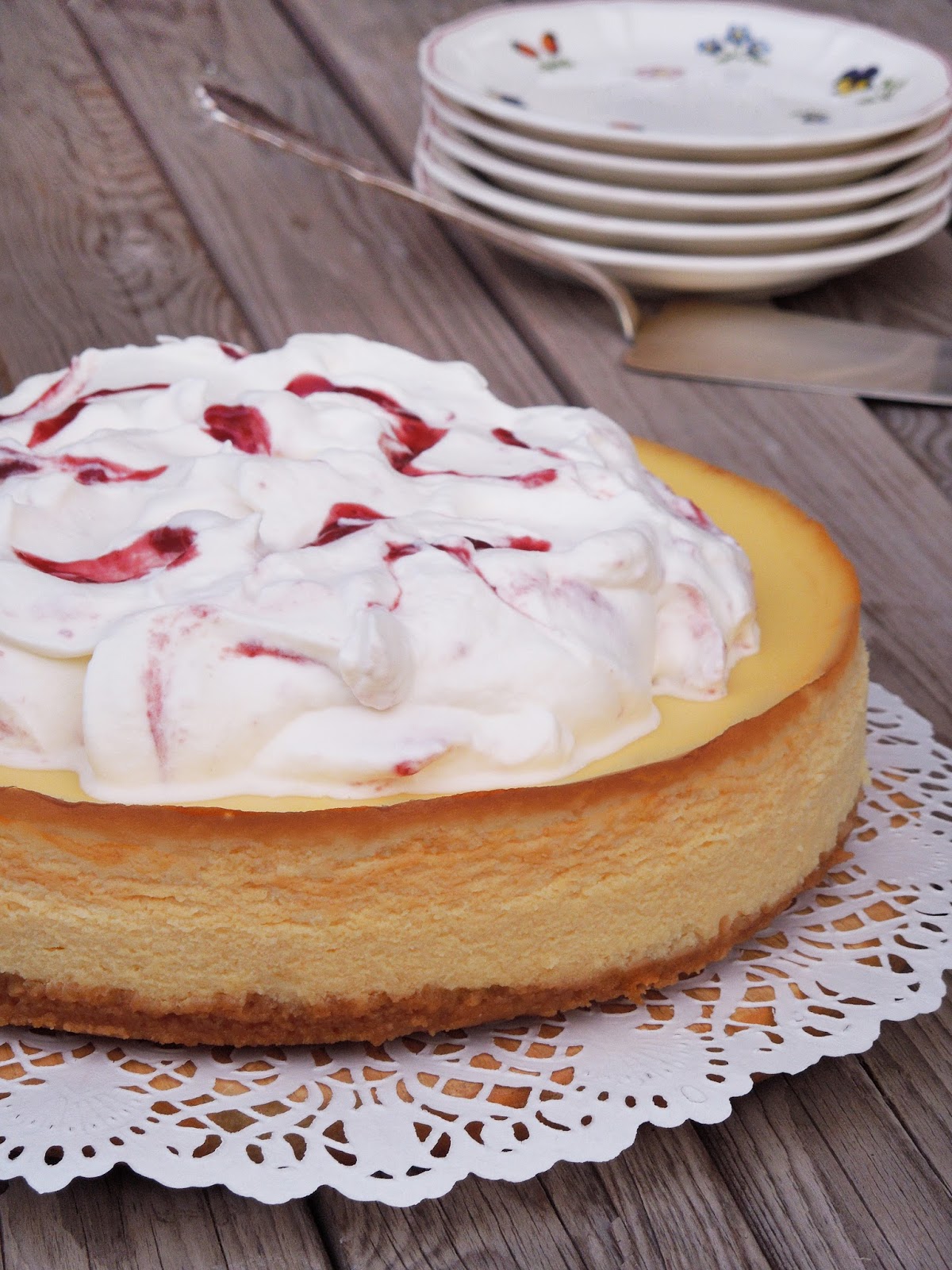 Live to Bake: Cheesecake z bielej čokolády s malinovou šľahačkou