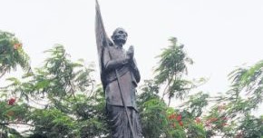 FLAGS and STAMPS: FLAG STATUES IN INDIA