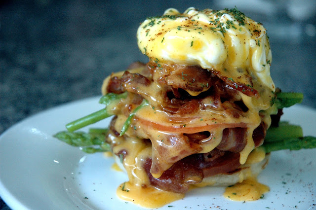 DUDE FOR FOOD: Flavors of Baguio: Meet Le Monet's Legendary Eggs Benedict