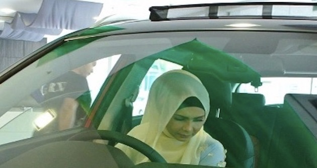 Memang PERGHH. 10 Gambar Kereta Raya Baru Che Ta. Nombor Platnya Buat ...