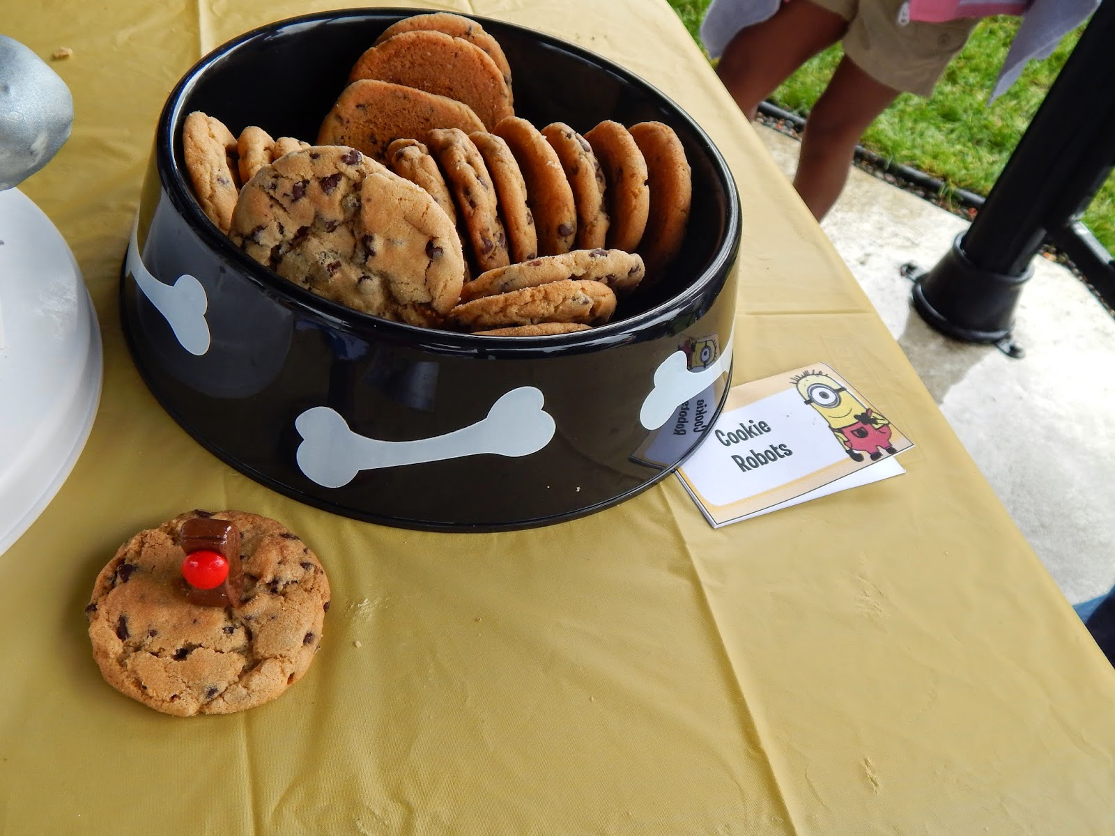 Running away? I'll help you pack.: Despicable Me Birthday ... Cookie ...