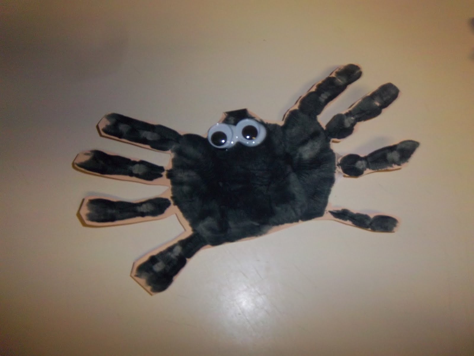 Crafty, Painting Mom to One: How to make a Spider handprint Craft (easy!)