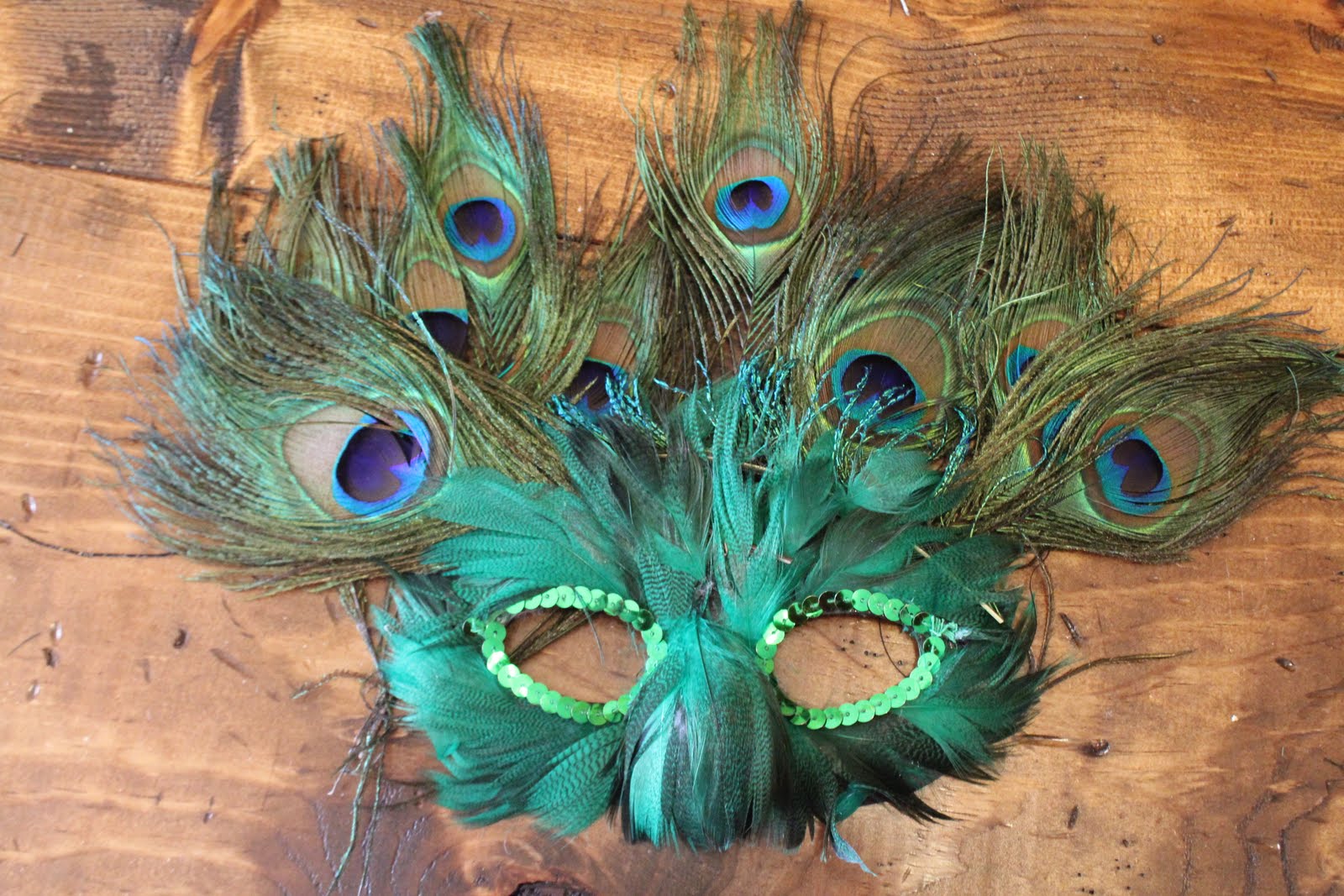 Garage Sales R Us: Zipper Bow Tutorial Part Two: Peacock Feather Zipper Bow