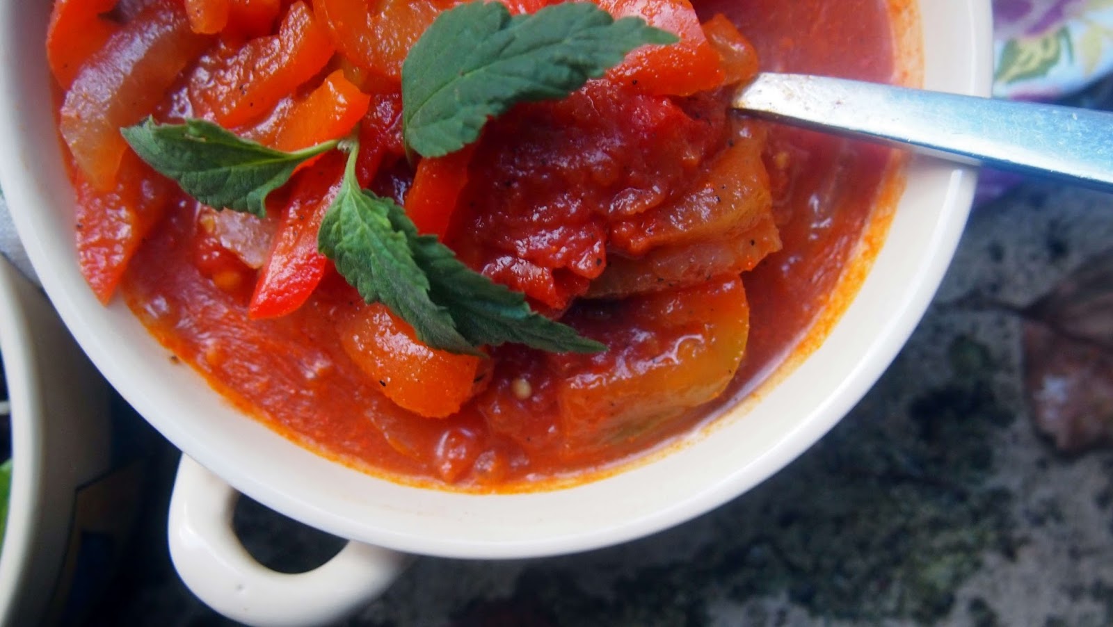 Gulasz na zdrowie! Z czarnym ryżem i nasionami konopi