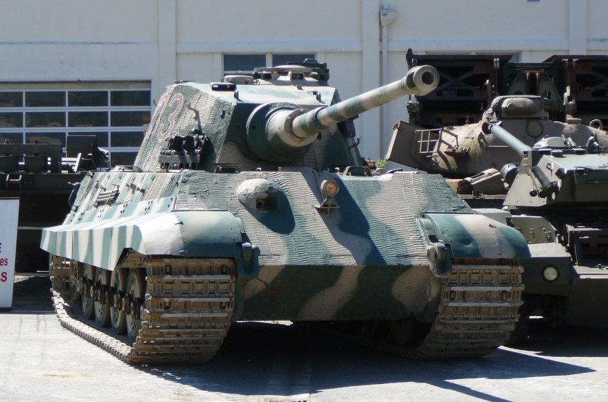 HISTOREICH: Pzkpfw VI Ausf B TIGER II N°233 musée des blindés de Saumur