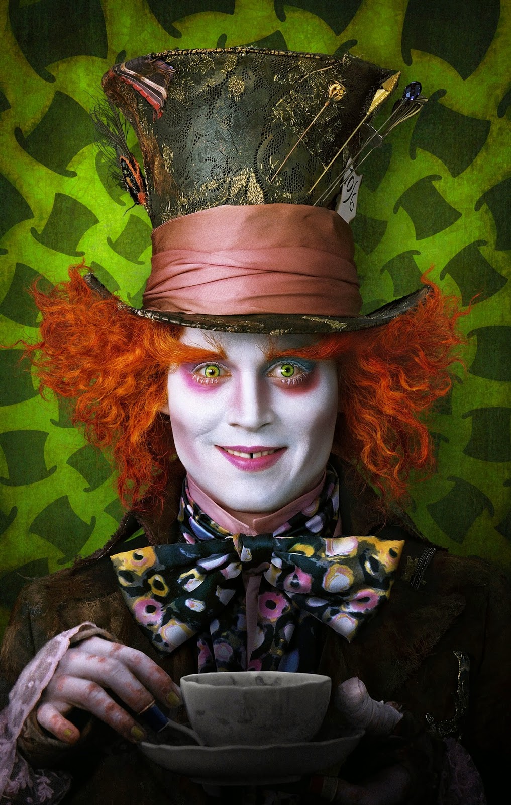 Crazy Contact Lenses: Mad Hatter Costume Idea