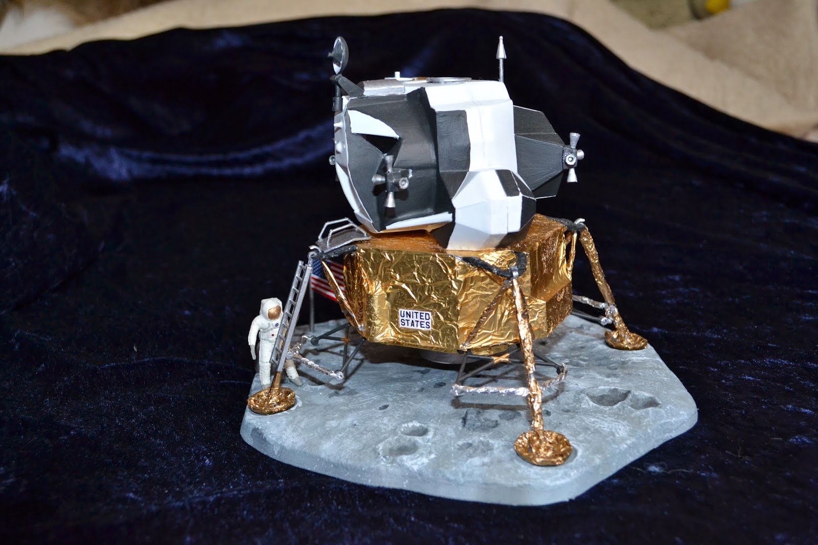 Happyscale-Modellbau: Lunar Landing Module "Eagle" - Revell 1/48 built ...