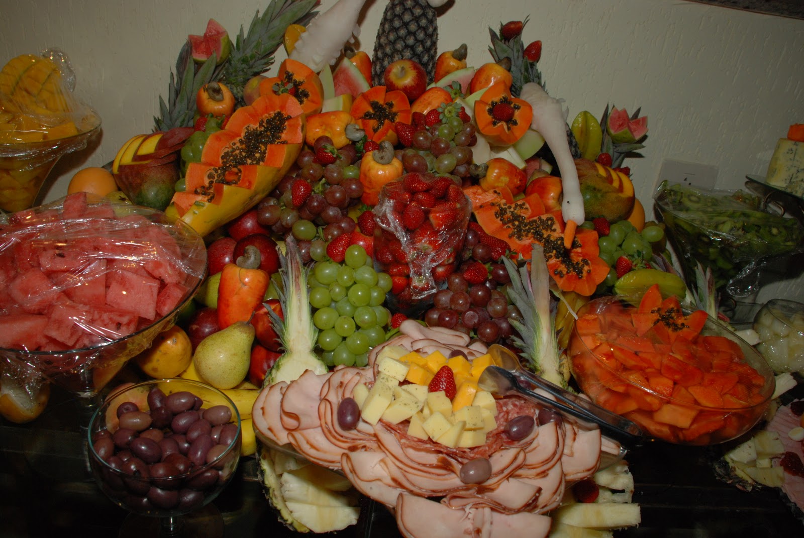 Parthenon Garden Buffet: Mesa de Frios e Frutas