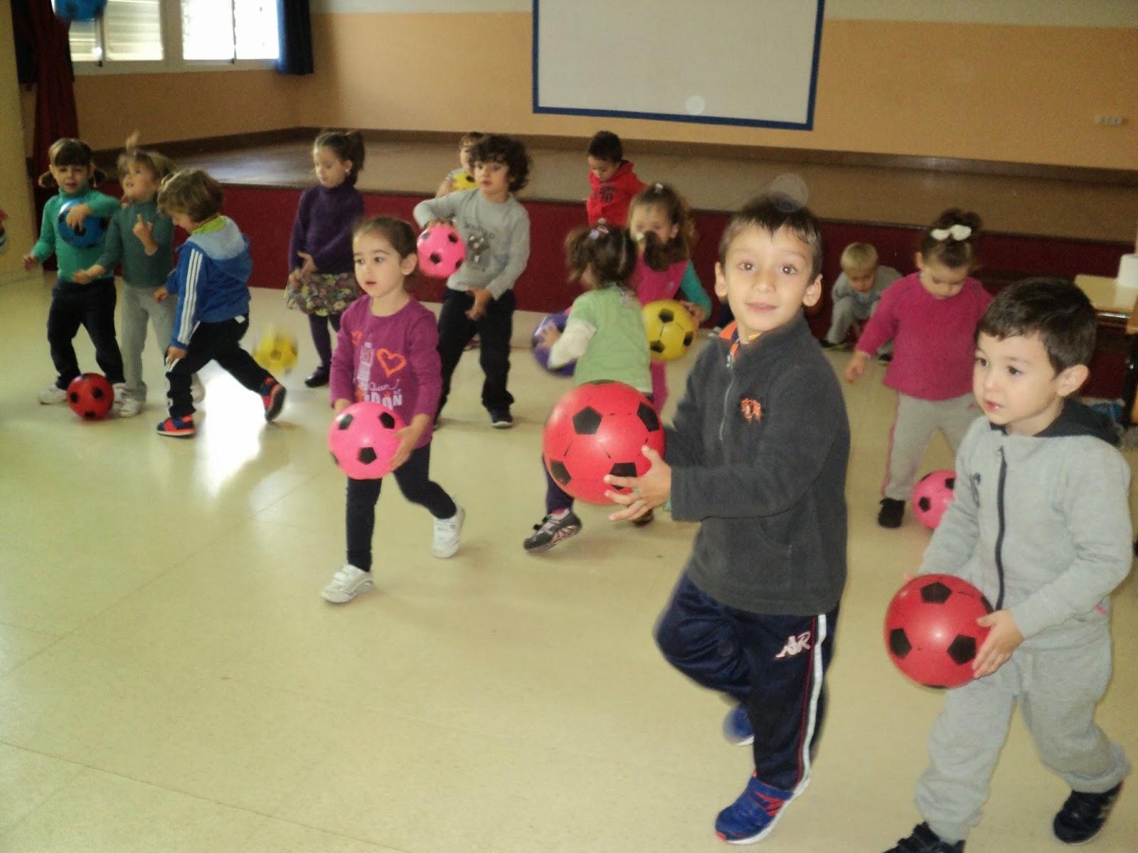 La clase de María José: JUGANDO CON PELOTAS
