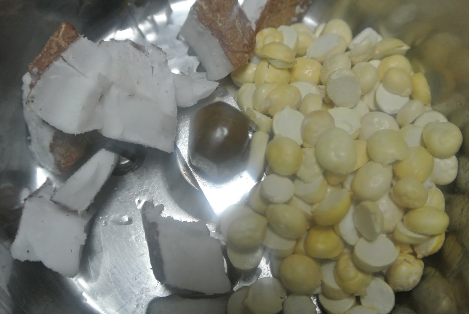 Praba's yummy experiments: Porikadalai Chutney / Roasted Gram dal Chutney