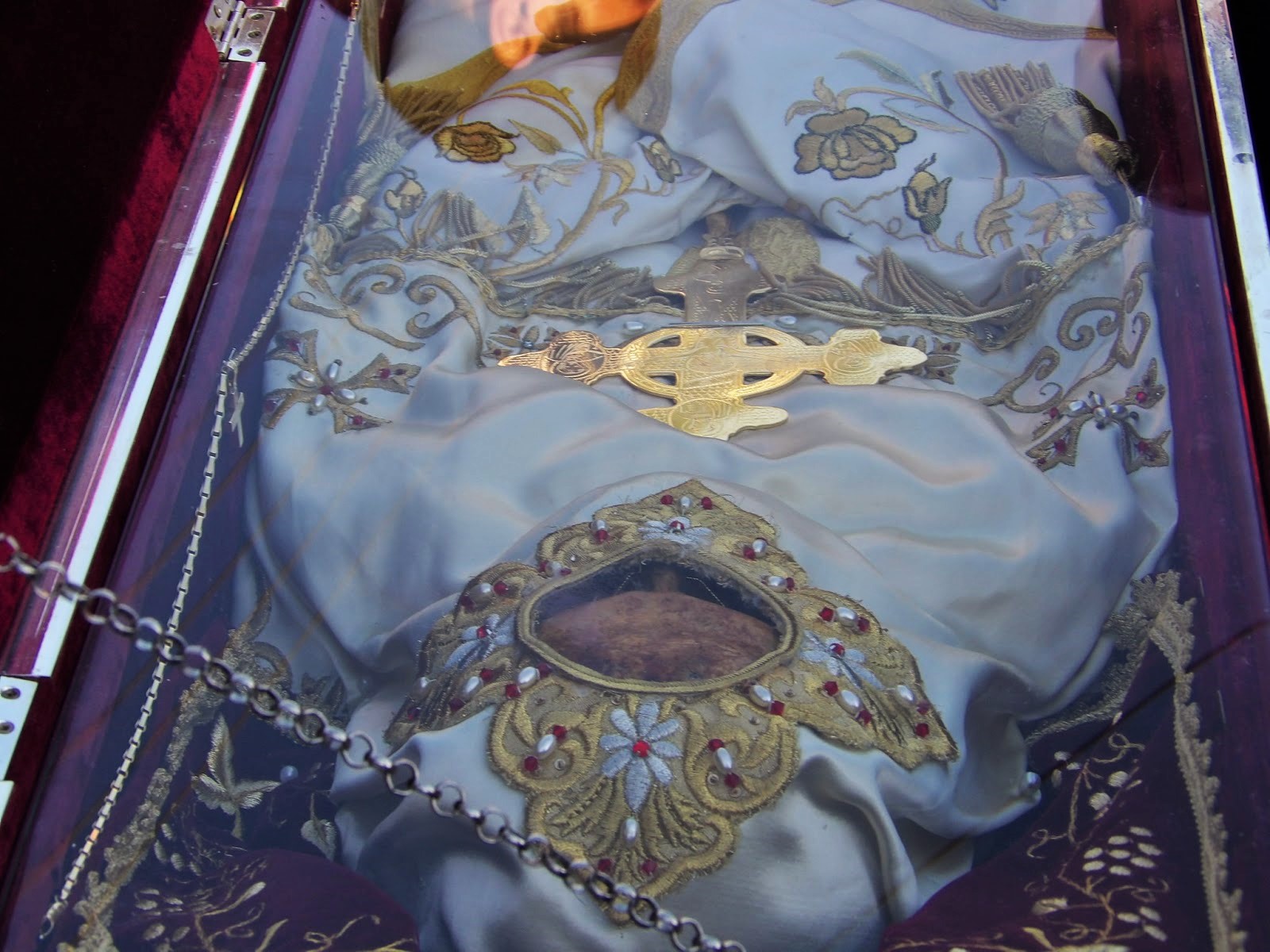 Greek Orthodox Religious Tourism: ΤΟ ΙΕΡΟ ΣΚΗΝΩΜΑ ΤΟΥ ΑΓΙΟΥ ΦΛΩΡΟΥ.