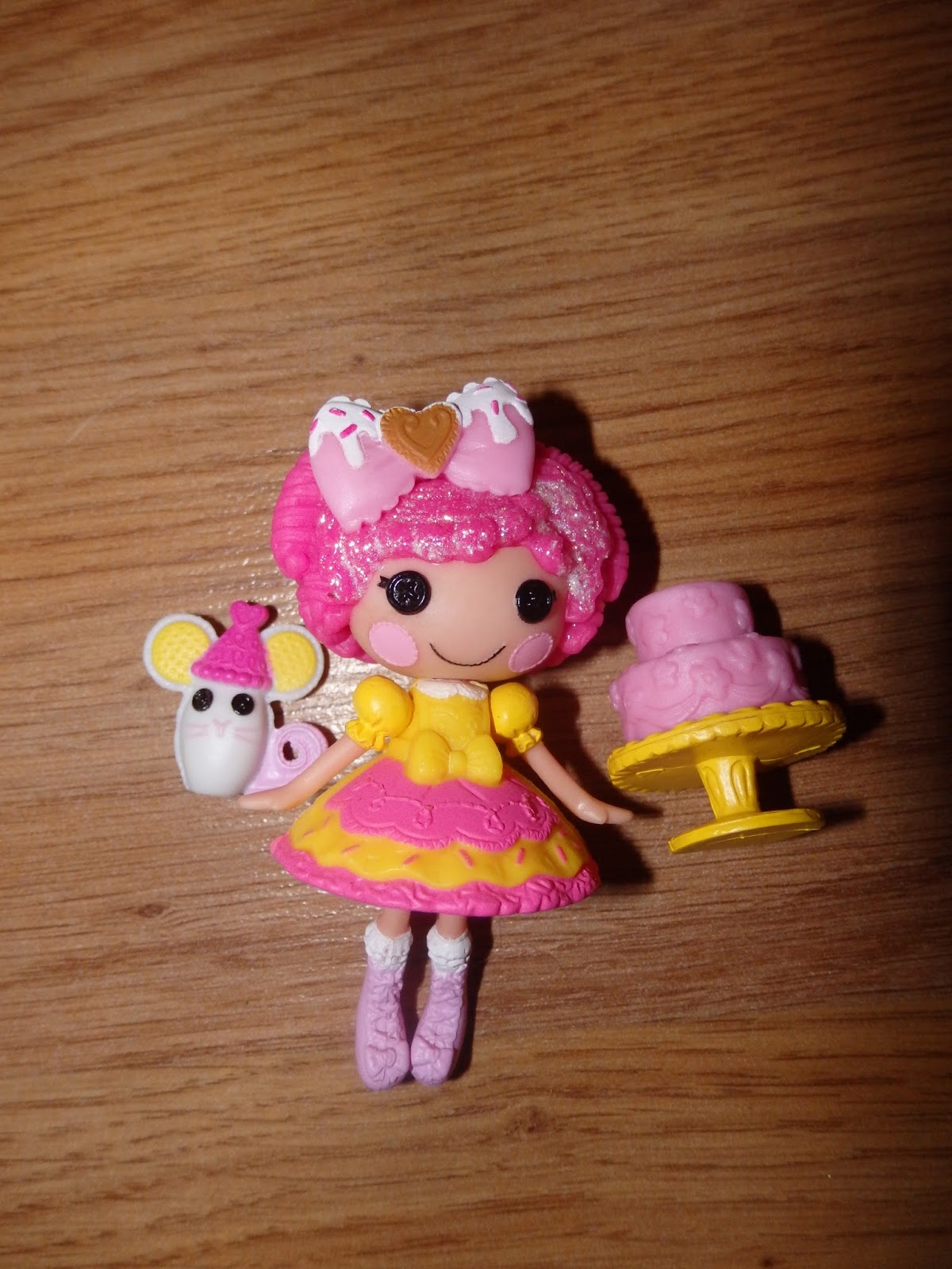 New Age Mama: Mini Lalaloopsy Super Silly Party Dolls