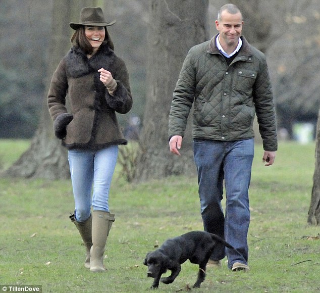 mode style: Kate Middleton, Duchess of Cambridge, Walks Her Dog Lupo
