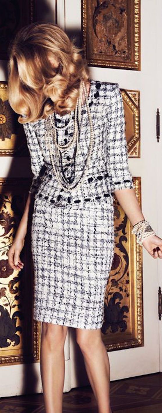 The legendary Coco´s tweed jacket - Magnifique Brunette