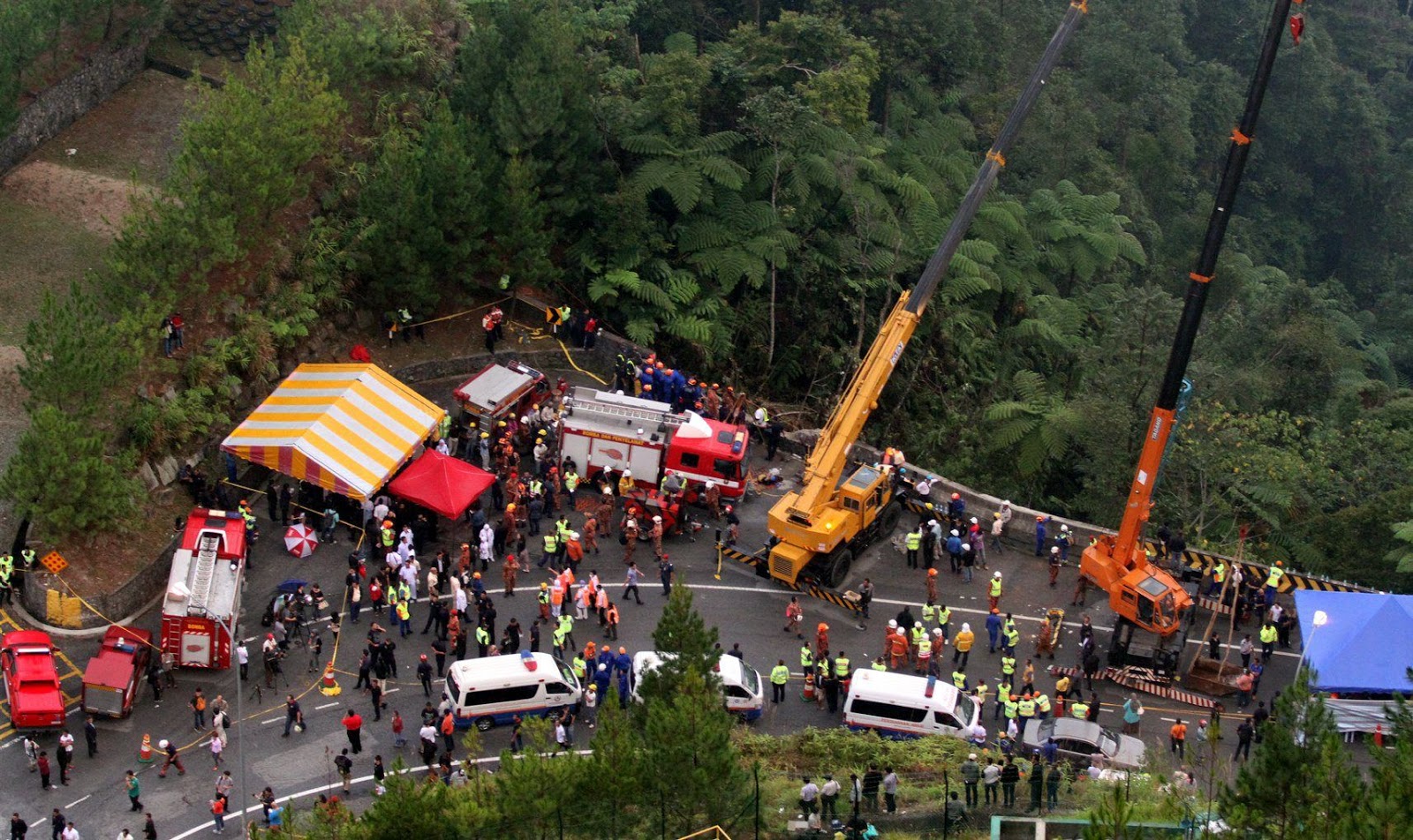16 Injured & 37 Dead in Genting - Express Bus Accident ! [Video & Pics ...