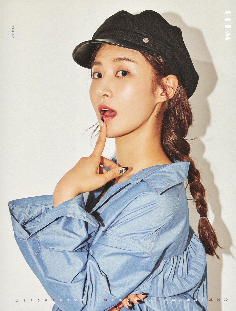 YURI. Girls' Generation-Oh!GG 2019 SEASON'S GREETINGS - Desk Calendar (Preview) | GGPM