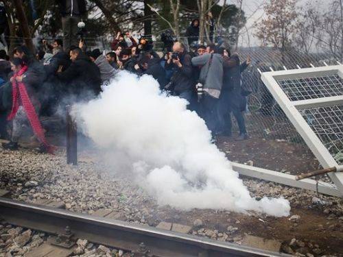 ΕΣΧΑΤΗ ΓΡΑΜΜΗ ΑΝΑΣΧΕΣΕΩΣ: Γειά σου ρε Χατζάρα με τα... ωραία σου ! Έτσι ...