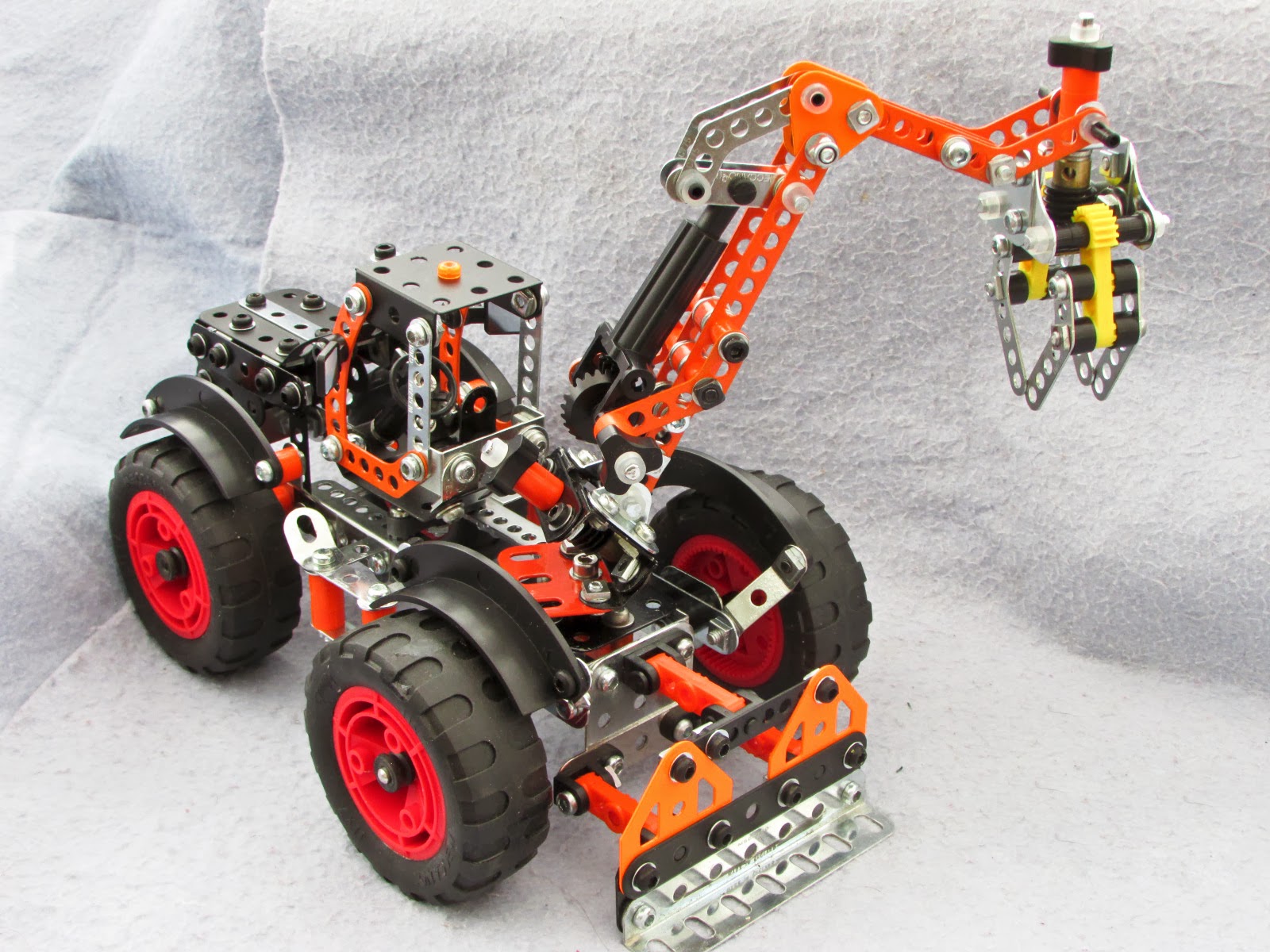 Ralph and Sue's Meccano News: Pre-release Forest Engine model
