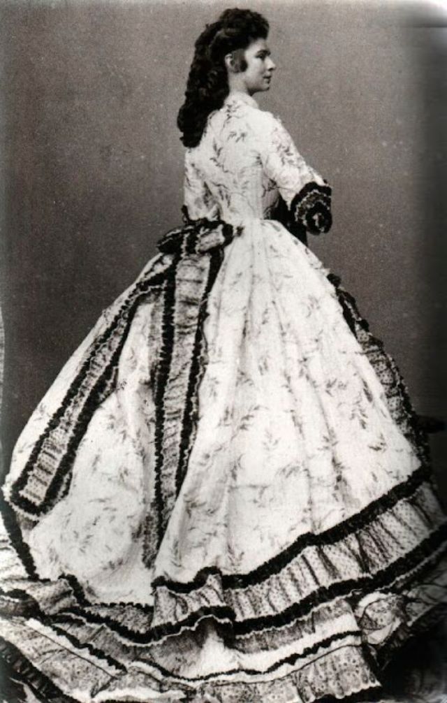 Rare Portrait Photos of Empress Elisabeth of Austria in the 19th ...