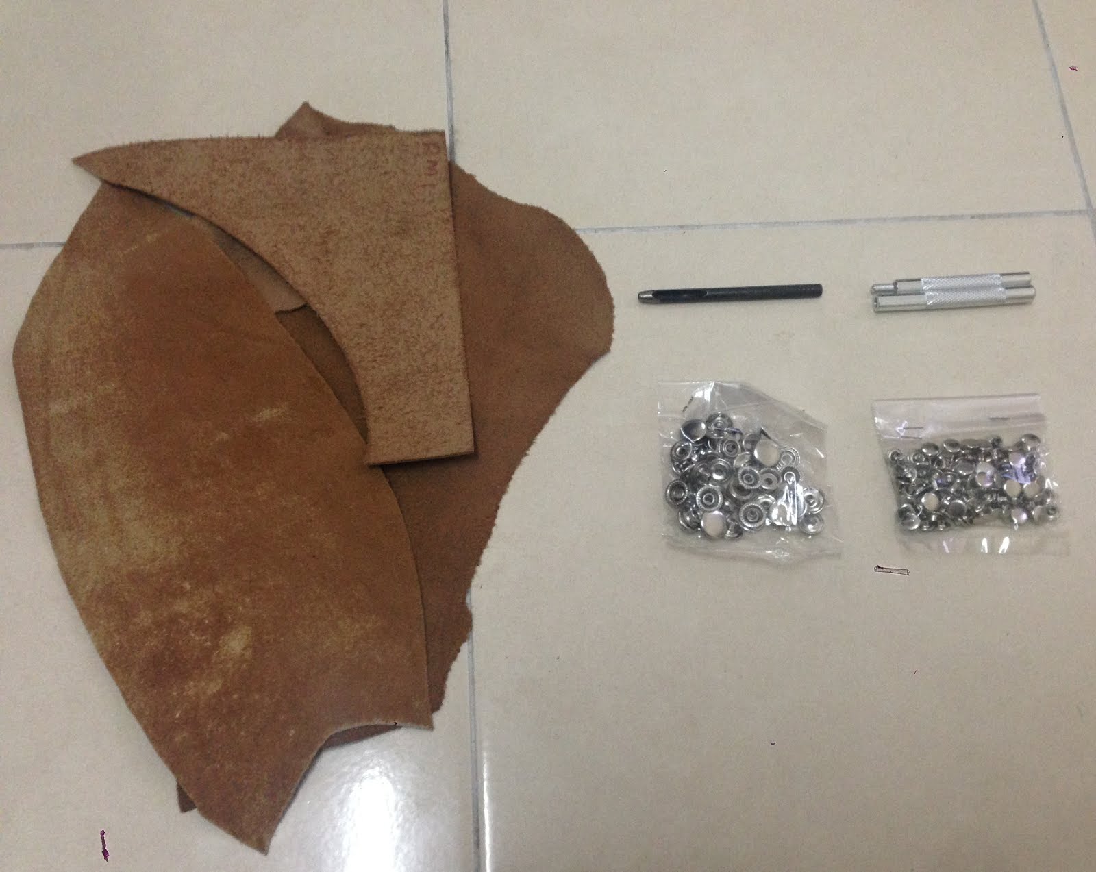 Stormtrooper RnD: Ayen_s E-11 Blaster Leather Holster DIY