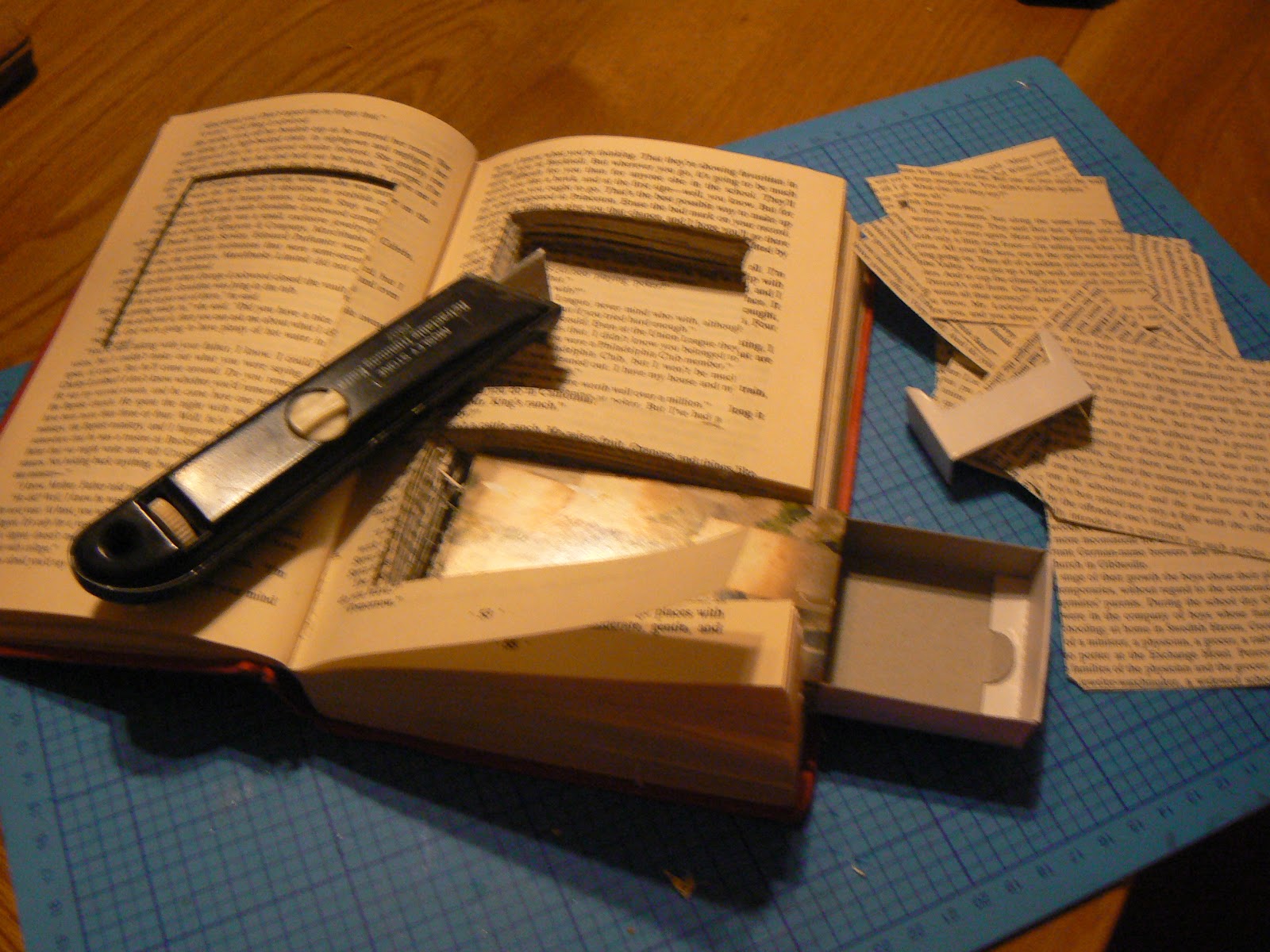 DREAMTIMEMAKES crafting life: ALTERED BOOKS - how hard can it be?